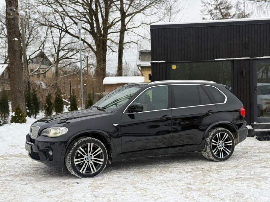 Black BMW X5 2012 in Riga, with an engine capacity of 3.00 L and mileage of 280 thousand km for 12990 €, photo 10 on AUTOMOTO.COM.LV