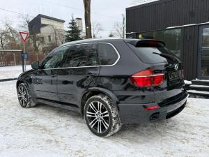 Black BMW X5 2012 in Riga, with an engine capacity of 3.00 L and mileage of 280 thousand km for 12990 €, photo 12 on AUTOMOTO.COM.LV