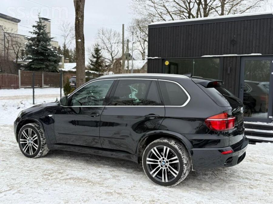Black BMW X5 2012 in Riga, with an engine capacity of 3.00 L and mileage of 280 thousand km for 12990 €, photo 13 on AUTOMOTO.COM.LV