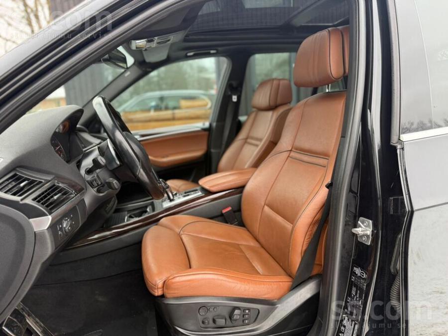 Black BMW X5 2012 in Riga, with an engine capacity of 3.00 L and mileage of 280 thousand km for 12990 €, photo 17 on AUTOMOTO.COM.LV