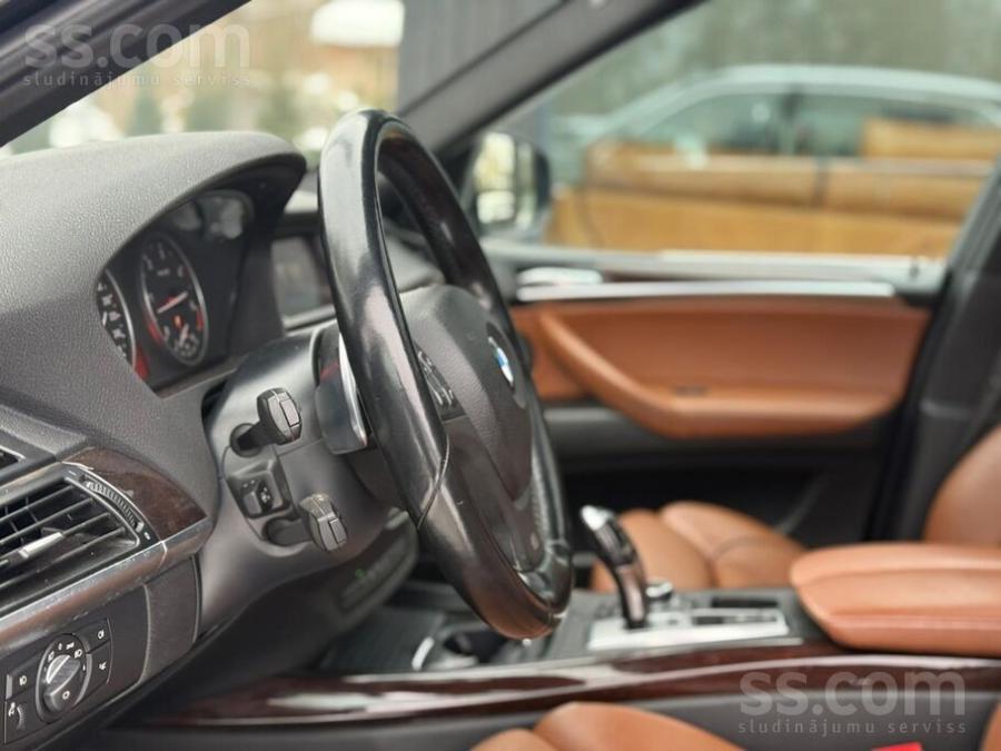 Black BMW X5 2012 in Riga, with an engine capacity of 3.00 L and mileage of 280 thousand km for 12990 €, photo 18 on AUTOMOTO.COM.LV