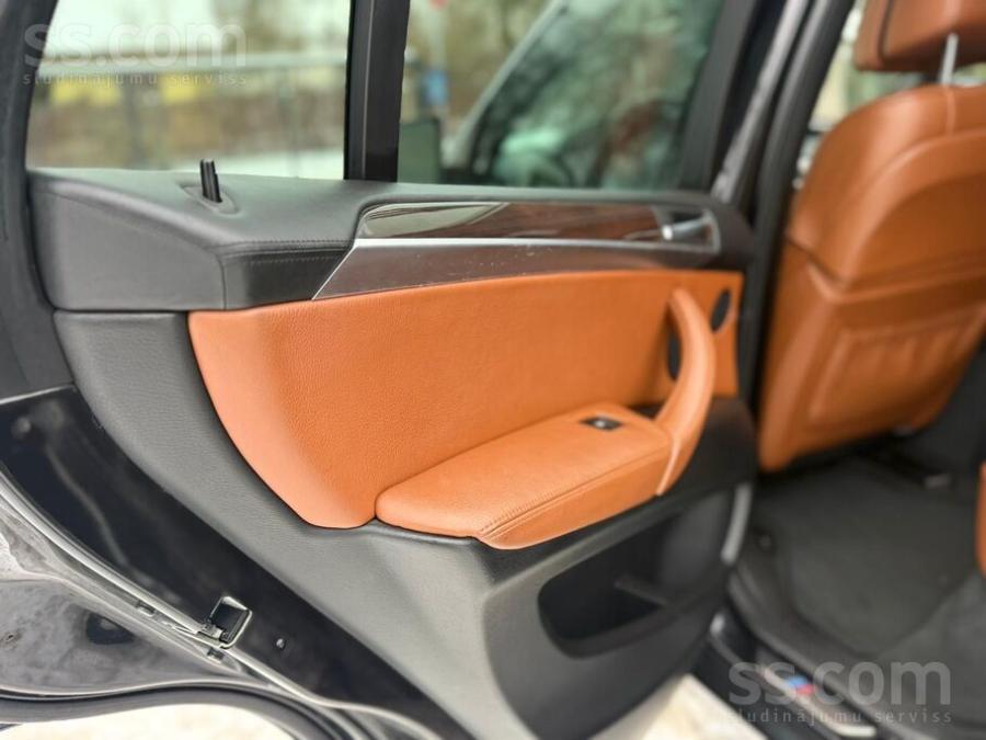 Black BMW X5 2012 in Riga, with an engine capacity of 3.00 L and mileage of 280 thousand km for 12990 €, photo 24 on AUTOMOTO.COM.LV