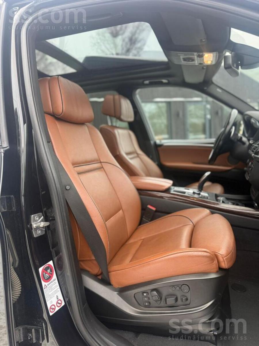 Black BMW X5 2012 in Riga, with an engine capacity of 3.00 L and mileage of 280 thousand km for 12990 €, photo 26 on AUTOMOTO.COM.LV