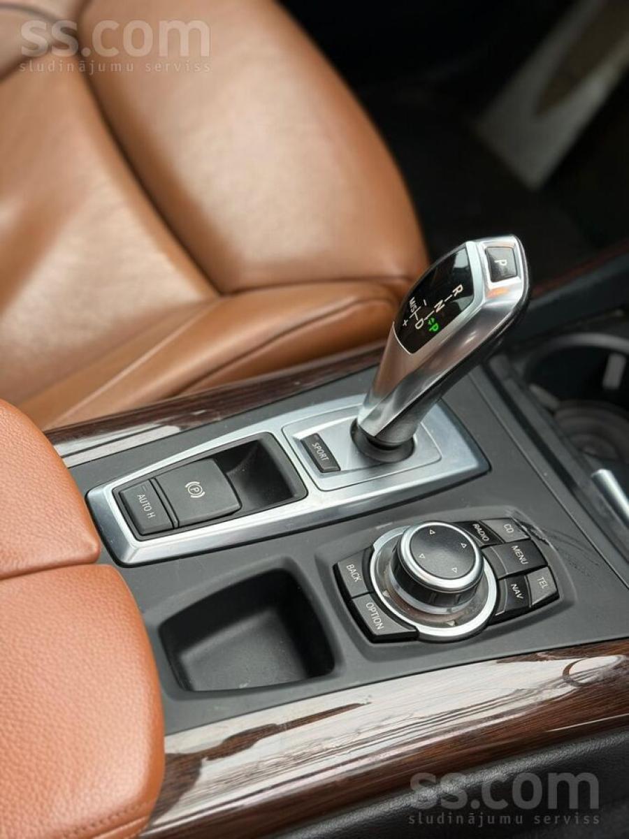 Black BMW X5 2012 in Riga, with an engine capacity of 3.00 L and mileage of 280 thousand km for 12990 €, photo 28 on AUTOMOTO.COM.LV