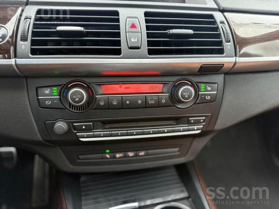 Black BMW X5 2012 in Riga, with an engine capacity of 3.00 L and mileage of 280 thousand km for 12990 €, photo 30 on AUTOMOTO.COM.LV