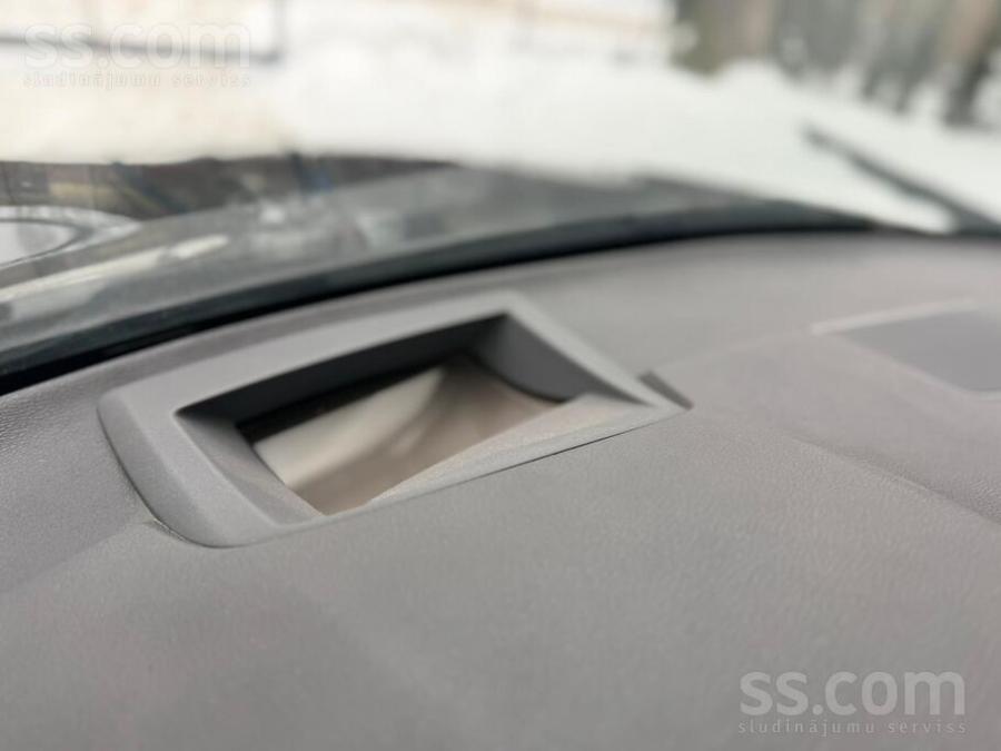 Black BMW X5 2012 in Riga, with an engine capacity of 3.00 L and mileage of 280 thousand km for 12990 €, photo 32 on AUTOMOTO.COM.LV