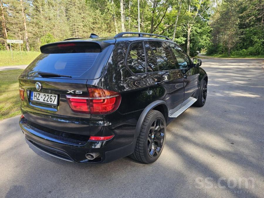 Black BMW X5 2012 in Riga, with an engine capacity of 3.00 L and mileage of 302 thousand km for 13150 €, photo 8 on AUTOMOTO.COM.LV