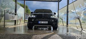 Black BMW X5 2012 in Cesis, with an engine capacity of 3.00 L and mileage of 264 thousand km for 12990 €, photo  on AUTOMOTO.COM.LV