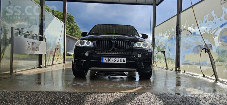 Melns BMW X5 2012 Cēsis, ar dzinēja tilpumu 3.00 L un nobraukumu 264 tūkst. km par 12990 €, foto 1 vietnē AUTOMOTO.COM.LV