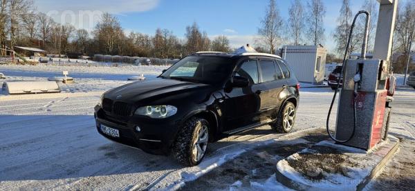 Black BMW X5 2012 in Cesis, with an engine capacity of 3.00 L and mileage of 264 thousand km for 12990 €, photo 5 on AUTOMOTO.COM.LV