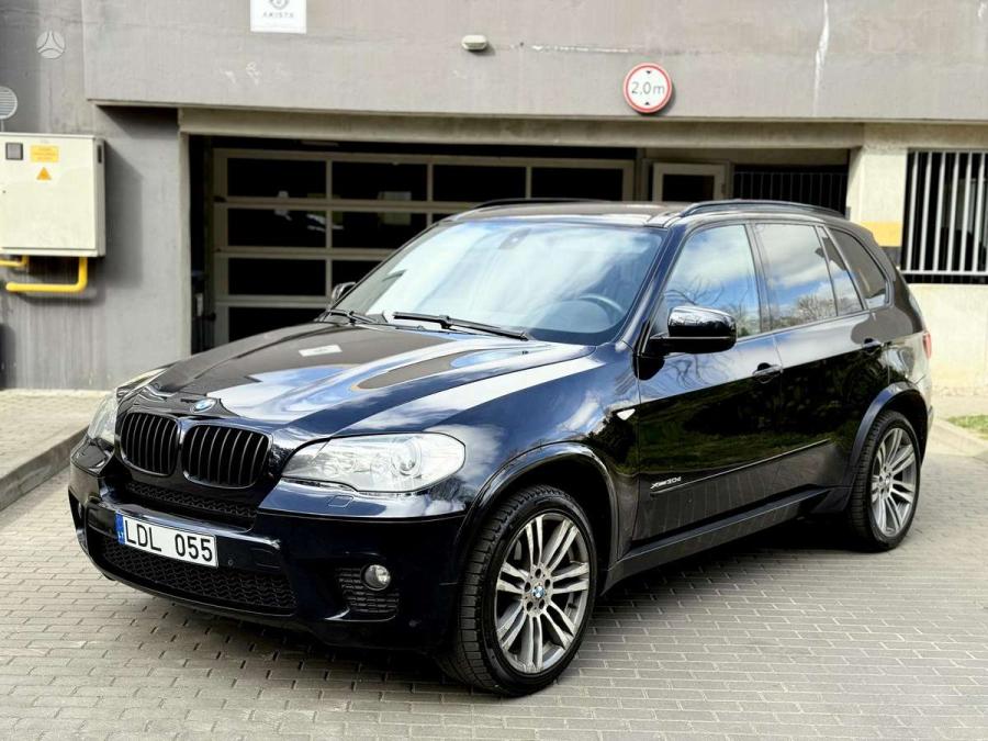 Black BMW X5 2012 in Vilnius, with an engine capacity of 3.00 L and mileage of 289 thousand km for 10900 €, photo 1 on AUTOMOTO.COM.LV