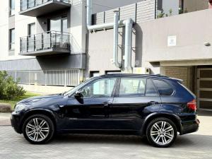 Black BMW X5 2012 in Vilnius, with an engine capacity of 3.00 L and mileage of 289 thousand km for 10900 €, photo 5 on AUTOMOTO.COM.LV
