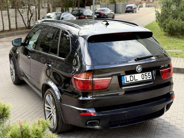 Black BMW X5 2012 in Vilnius, with an engine capacity of 3.00 L and mileage of 289 thousand km for 10900 €, photo 5 on AUTOMOTO.COM.LV