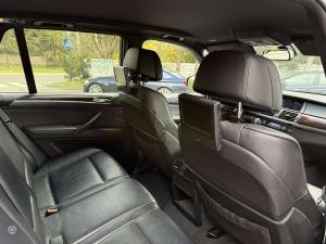 Black BMW X5 2012 in Vilnius, with an engine capacity of 3.00 L and mileage of 289 thousand km for 10900 €, photo 10 on AUTOMOTO.COM.LV