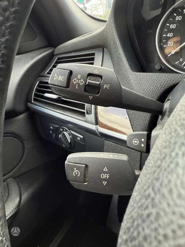Black BMW X5 2012 in Vilnius, with an engine capacity of 3.00 L and mileage of 289 thousand km for 10900 €, photo 10 on AUTOMOTO.COM.LV