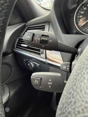 Black BMW X5 2012 in Vilnius, with an engine capacity of 3.00 L and mileage of 289 thousand km for 10900 €, photo 11 on AUTOMOTO.COM.LV