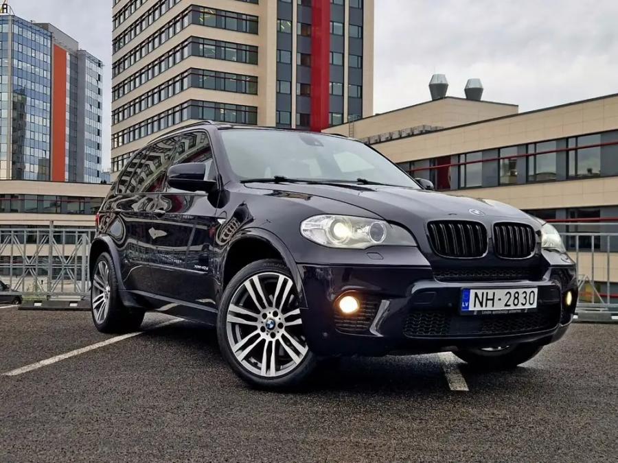 Black BMW X5 2012 in Riga, with an engine capacity of 3.00 L and mileage of 300 thousand km for 14000 €, photo 1 on AUTOMOTO.COM.LV