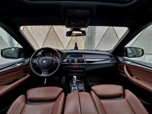 Black BMW X5 2012 in Riga, with an engine capacity of 3.00 L and mileage of 300 thousand km for 14000 €, photo 6 on AUTOMOTO.COM.LV