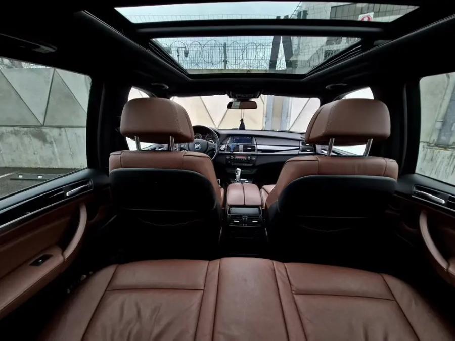 Black BMW X5 2012 in Riga, with an engine capacity of 3.00 L and mileage of 300 thousand km for 14000 €, photo 10 on AUTOMOTO.COM.LV