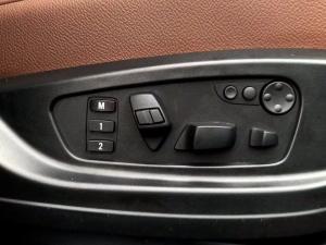 Black BMW X5 2012 in Riga, with an engine capacity of 3.00 L and mileage of 300 thousand km for 14000 €, photo 11 on AUTOMOTO.COM.LV