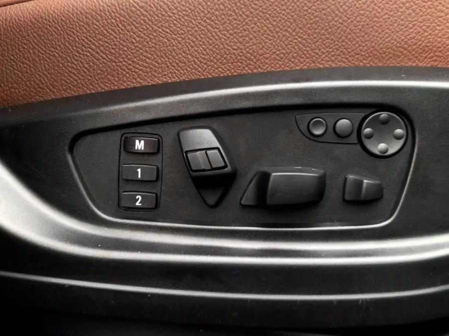 Black BMW X5 2012 in Riga, with an engine capacity of 3.00 L and mileage of 300 thousand km for 14000 €, photo 11 on AUTOMOTO.COM.LV