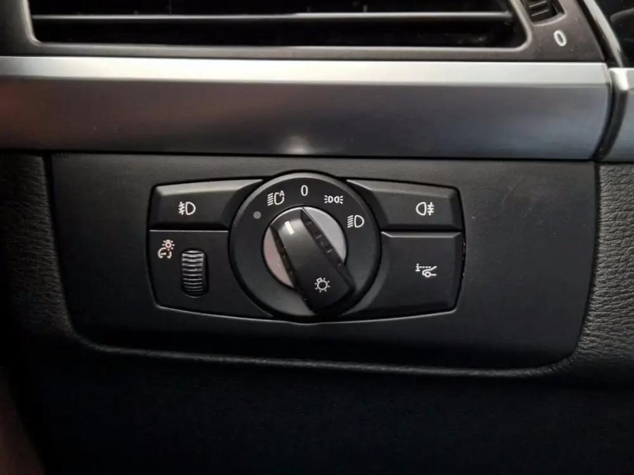 Black BMW X5 2012 in Riga, with an engine capacity of 3.00 L and mileage of 300 thousand km for 14000 €, photo 12 on AUTOMOTO.COM.LV