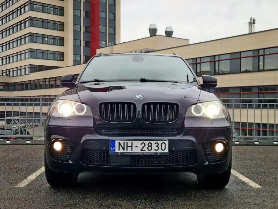Black BMW X5 2012 in Riga, with an engine capacity of 3.00 L and mileage of 300 thousand km for 14000 €, photo 13 on AUTOMOTO.COM.LV