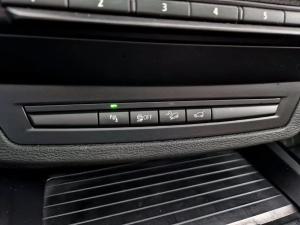 Black BMW X5 2012 in Riga, with an engine capacity of 3.00 L and mileage of 300 thousand km for 14000 €, photo 14 on AUTOMOTO.COM.LV