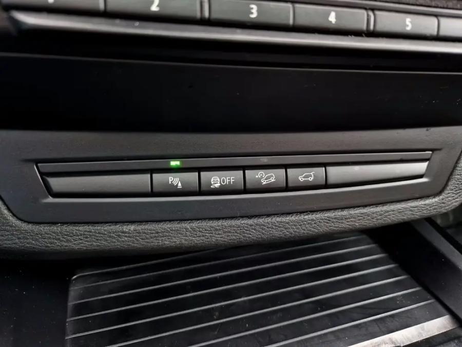 Black BMW X5 2012 in Riga, with an engine capacity of 3.00 L and mileage of 300 thousand km for 14000 €, photo 14 on AUTOMOTO.COM.LV