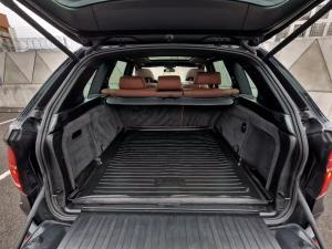 Black BMW X5 2012 in Riga, with an engine capacity of 3.00 L and mileage of 300 thousand km for 14000 €, photo 20 on AUTOMOTO.COM.LV