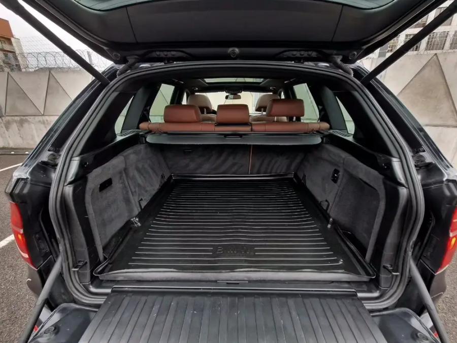 Black BMW X5 2012 in Riga, with an engine capacity of 3.00 L and mileage of 300 thousand km for 14000 €, photo 20 on AUTOMOTO.COM.LV