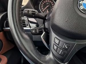 Black BMW X5 2012 in Riga, with an engine capacity of 3.00 L and mileage of 300 thousand km for 14000 €, photo 22 on AUTOMOTO.COM.LV