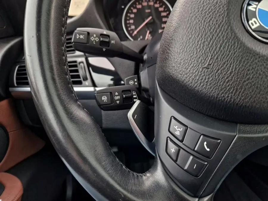 Black BMW X5 2012 in Riga, with an engine capacity of 3.00 L and mileage of 300 thousand km for 14000 €, photo 22 on AUTOMOTO.COM.LV