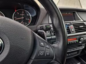 Black BMW X5 2012 in Riga, with an engine capacity of 3.00 L and mileage of 300 thousand km for 14000 €, photo 23 on AUTOMOTO.COM.LV