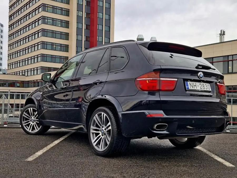 Black BMW X5 2012 in Riga, with an engine capacity of 3.00 L and mileage of 300 thousand km for 14000 €, photo 29 on AUTOMOTO.COM.LV