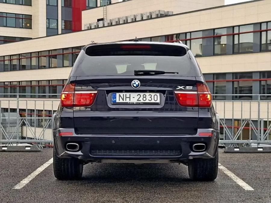Black BMW X5 2012 in Riga, with an engine capacity of 3.00 L and mileage of 300 thousand km for 14000 €, photo 30 on AUTOMOTO.COM.LV