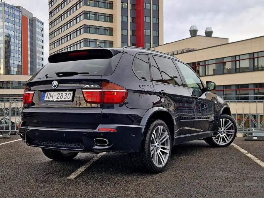 Black BMW X5 2012 in Riga, with an engine capacity of 3.00 L and mileage of 300 thousand km for 14000 €, photo 31 on AUTOMOTO.COM.LV