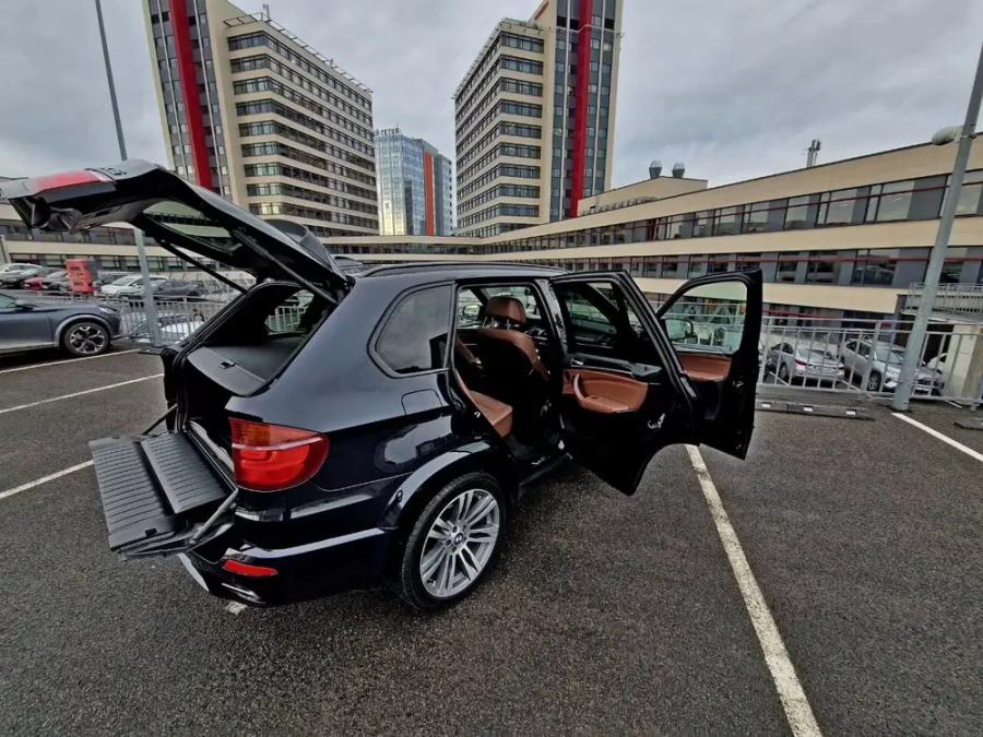 Black BMW X5 2012 in Riga, with an engine capacity of 3.00 L and mileage of 300 thousand km for 14000 €, photo 32 on AUTOMOTO.COM.LV