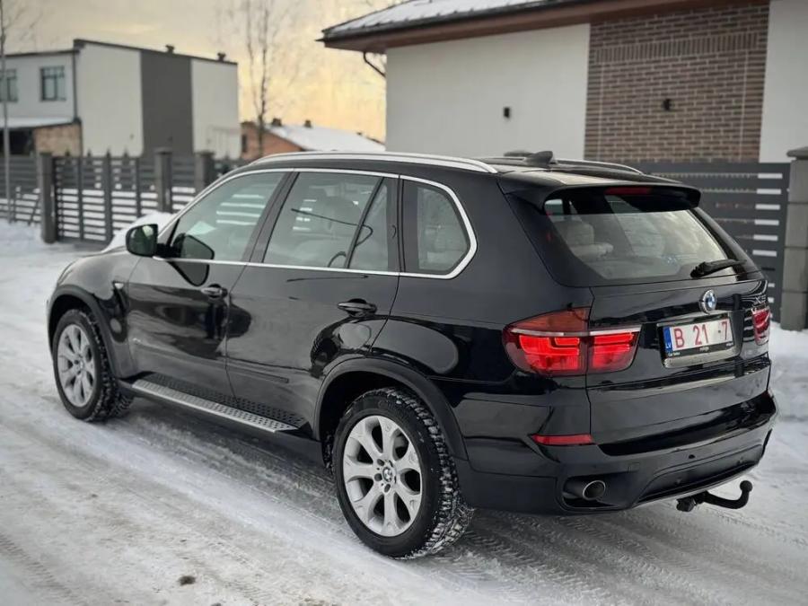 Melns BMW X5 2012 Jelgava, ar dzinēja tilpumu 3.00 L un nobraukumu 220 tūkst. km par 11350 €, foto 24 vietnē AUTOMOTO.COM.LV
