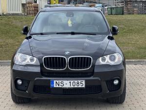 Black BMW X5 2012 in Riga, with an engine capacity of 3.00 L and mileage of 263 thousand km for 15990 €, photo 5 on AUTOMOTO.COM.LV