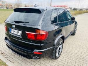 Black BMW X5 2012 in Riga, with an engine capacity of 3.00 L and mileage of 263 thousand km for 15990 €, photo 7 on AUTOMOTO.COM.LV