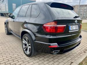 Black BMW X5 2012 in Riga, with an engine capacity of 3.00 L and mileage of 263 thousand km for 15990 €, photo 9 on AUTOMOTO.COM.LV