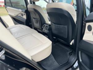 Black BMW X5 2012 in Riga, with an engine capacity of 3.00 L and mileage of 263 thousand km for 15990 €, photo 23 on AUTOMOTO.COM.LV