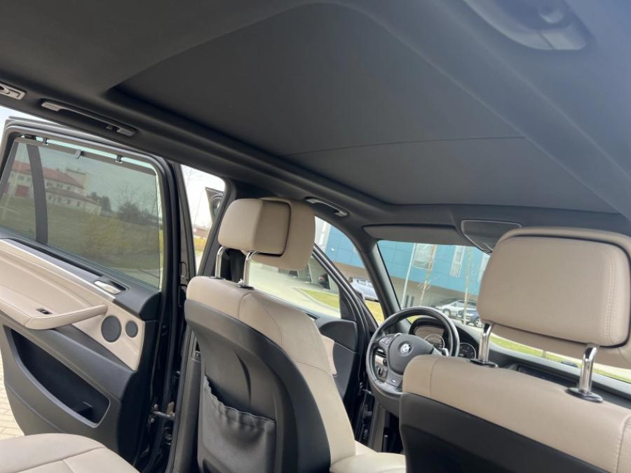Black BMW X5 2012 in Riga, with an engine capacity of 3.00 L and mileage of 263 thousand km for 15990 €, photo 26 on AUTOMOTO.COM.LV