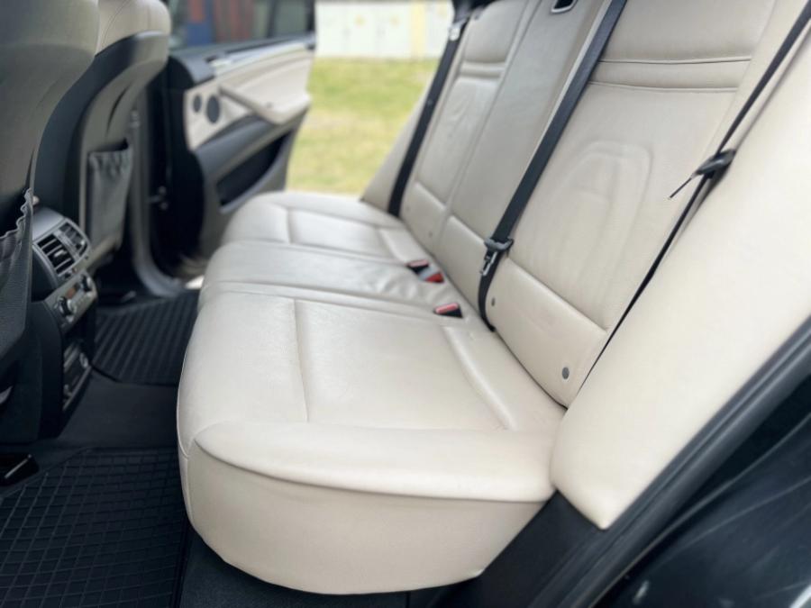 Black BMW X5 2012 in Riga, with an engine capacity of 3.00 L and mileage of 263 thousand km for 15990 €, photo 29 on AUTOMOTO.COM.LV