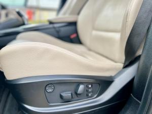 Black BMW X5 2012 in Riga, with an engine capacity of 3.00 L and mileage of 263 thousand km for 15990 €, photo 31 on AUTOMOTO.COM.LV
