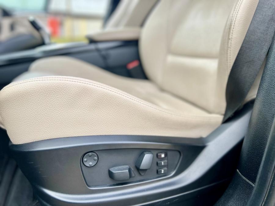 Black BMW X5 2012 in Riga, with an engine capacity of 3.00 L and mileage of 263 thousand km for 15990 €, photo 31 on AUTOMOTO.COM.LV