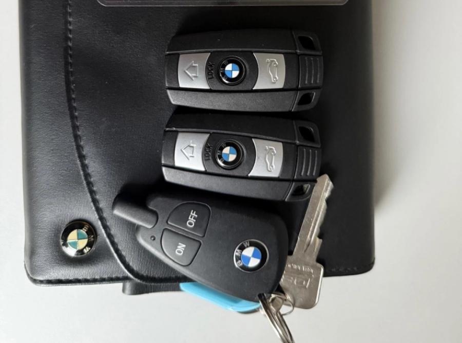 Black BMW X5 2012 in Riga, with an engine capacity of 3.00 L and mileage of 263 thousand km for 15990 €, photo 36 on AUTOMOTO.COM.LV