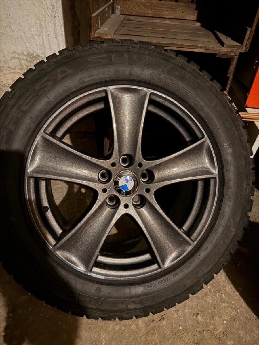 Black BMW X5 2012 in Riga, with an engine capacity of 3.00 L and mileage of 263 thousand km for 15990 €, photo 37 on AUTOMOTO.COM.LV