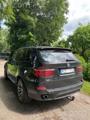 Black BMW X5 2012 in Riga, with an engine capacity of 3.00 L and mileage of 324 thousand km for 11500 €, photo 5 on AUTOMOTO.COM.LV